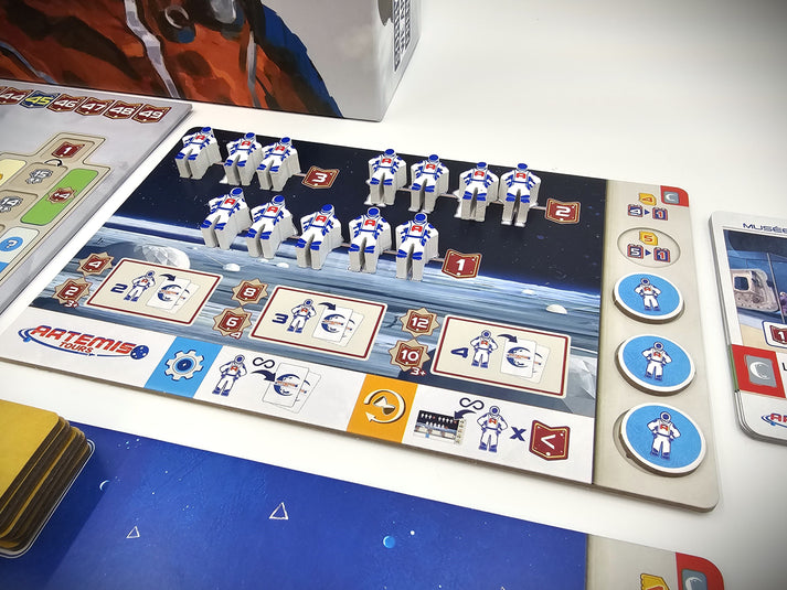 Shackleton Base: A Journey to the Moon – Pandasaurus Games